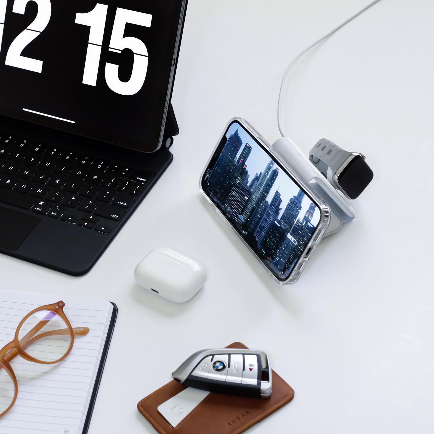 ZEERA MegFold: World's Most Portable 3-in-1 Foldable Travel MagSafe ...